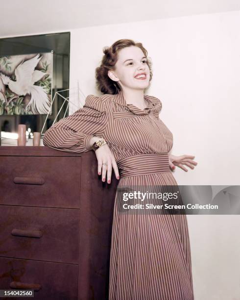 Actress Judy Garland Photos and Premium High Res Pictures - Getty Images Actress Judy Garland Photos and Premium High Res Pictures - Getty Images