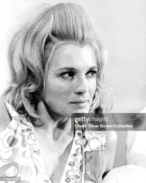 Angie Dickinson 1976 Photos And Premium High Res Pictures Getty Images