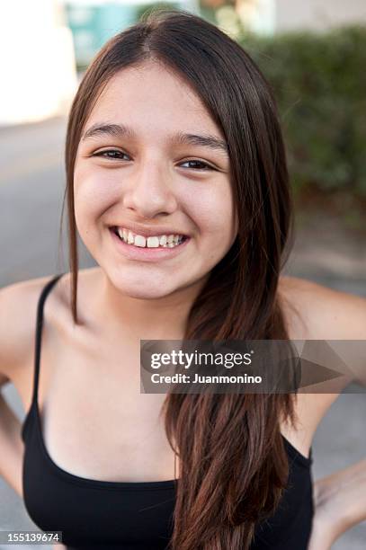 One Teenage Girl 14 15 Years Fotografias E Filmes Do Acervo Getty