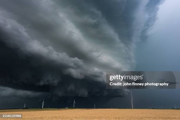 Rotating Thunderstorm Photos and Premium High Res Pictures - Getty Images Rotating Thunderstorm Photos and Premium High Res Pictures - Getty Images