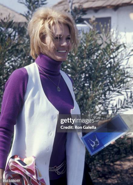 Angie Dickinson 1971 Photos And Premium High Res Pictures Getty Images