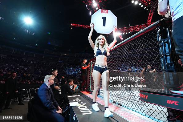 Ufc Octagon Girl Jhenny Andrade Signals The Start Of Round One Of A