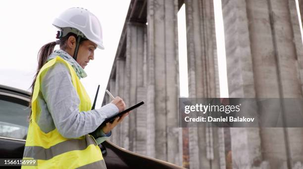 Female road engineer working. Building new highways. 이미지 (1566156999 ...