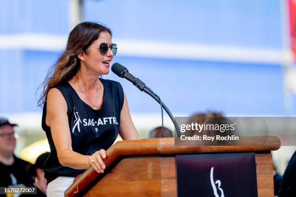 Jill Hennessy Photos And Premium High Res Pictures Getty Images