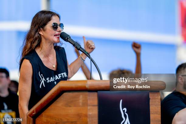 Jill Hennessy Photos And Premium High Res Pictures Getty Images