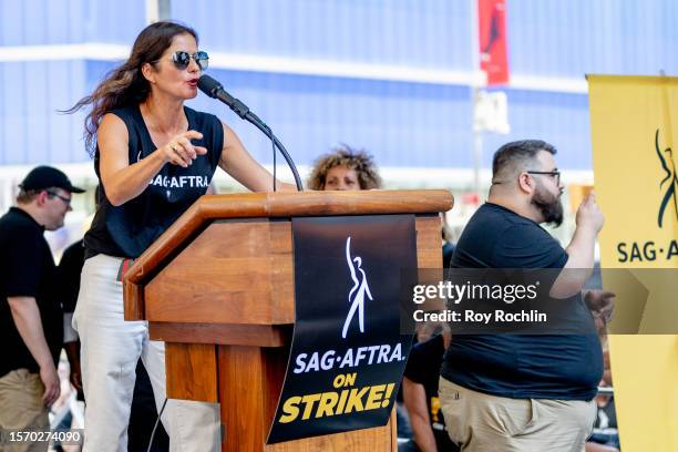 Jill Hennessy Photos And Premium High Res Pictures Getty Images