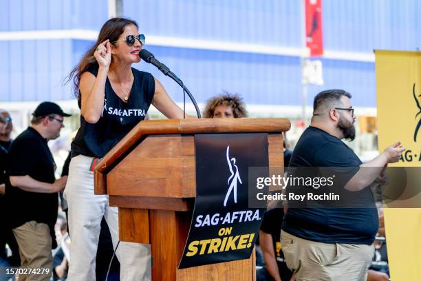 Jill Hennessy Photos And Premium High Res Pictures Getty Images