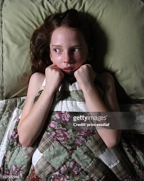 Preteen Girl Laying Fotografias E Filmes Do Acervo Getty Images