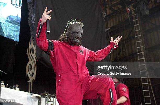 Slipknot Performing At Ozzfest 2001 Photos And Premium High Res Pictures Getty Images