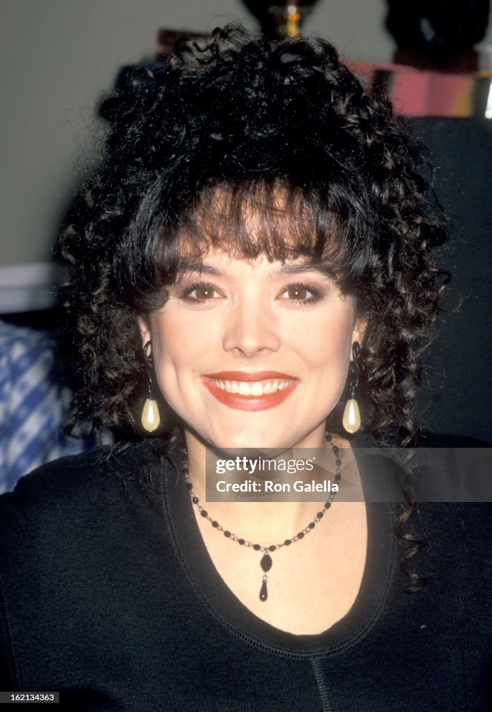 Actress Liz Vassey Attends The Party To Celebrate The Llaunch Of The News Photo Getty Images