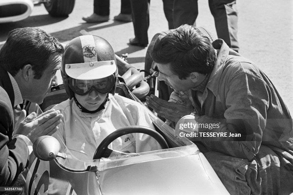 Pau Grand Prix 1967. En France, à Pau, en avril 1967 lors du Grand ... Pau Grand Prix 1967. En France, à Pau, en avril 1967 lors du Grand ...