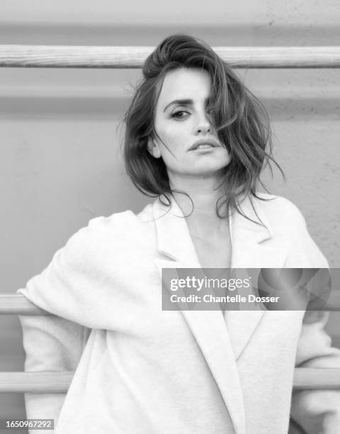 Flaunt Photos And Premium High Res Pictures Getty Images