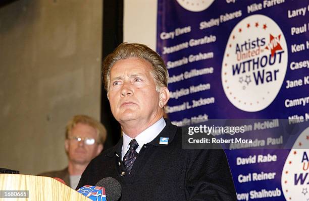 18 100 Celebrities Speak Out On Iraq Stock Photos, High-Res Pictures ... 18 100 Celebrities Speak Out On Iraq Stock Photos, High-Res Pictures ...