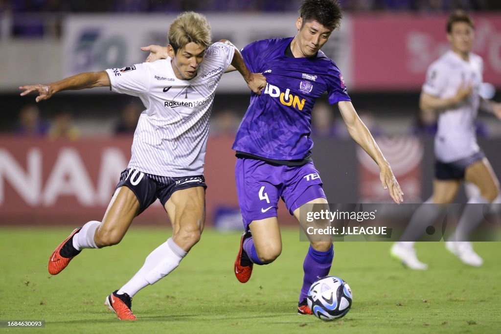 Yuya OSAKO of Vissel Kobe and Hayato ARAKI of Sanfrecce Hiroshima ... Yuya OSAKO of Vissel Kobe and Hayato ARAKI of Sanfrecce Hiroshima ...