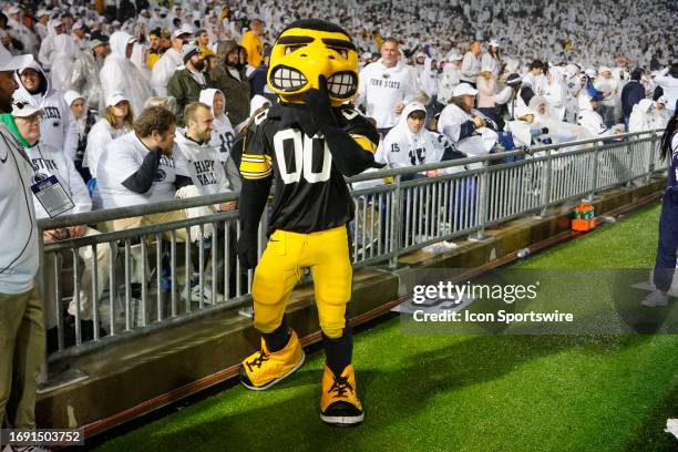 Penn State Mascot Photos And Premium High Res Pictures Getty Images