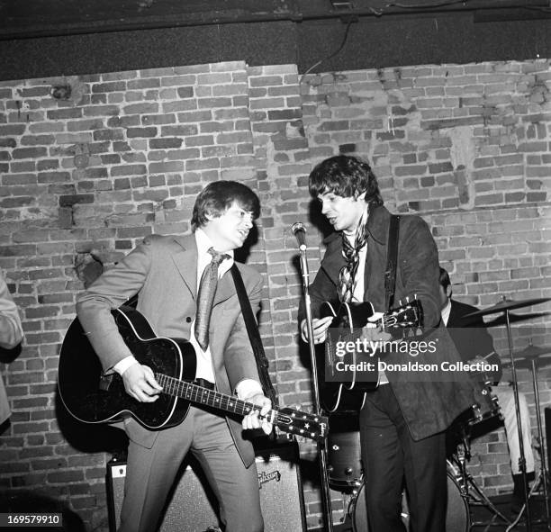 Gibson Everly Brothers Photos And Premium High Res Pictures Getty Images