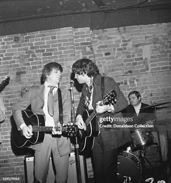 Gibson Everly Brothers Photos And Premium High Res Pictures Getty Images