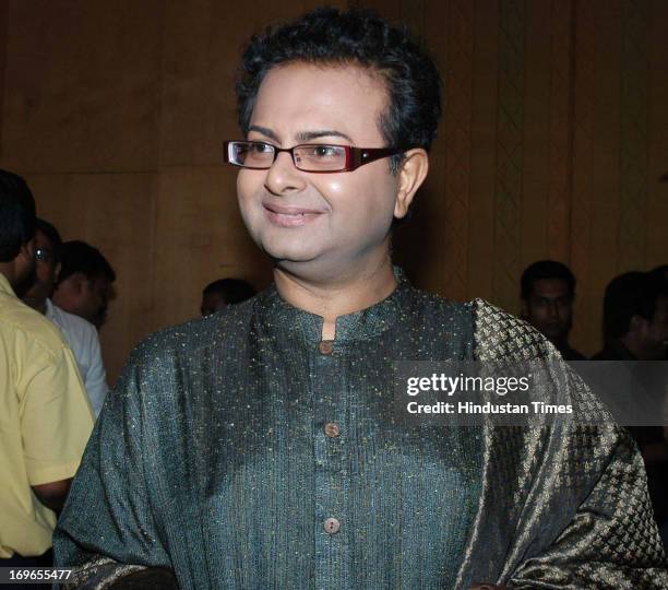 File Photo Of Bengali Filmmaker Rituparno Ghosh Photos and Premium High ... File Photo Of Bengali Filmmaker Rituparno Ghosh Photos and Premium High ...