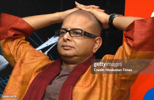 File Photo Of Bengali Filmmaker Rituparno Ghosh Photos and Premium High ... File Photo Of Bengali Filmmaker Rituparno Ghosh Photos and Premium High ...