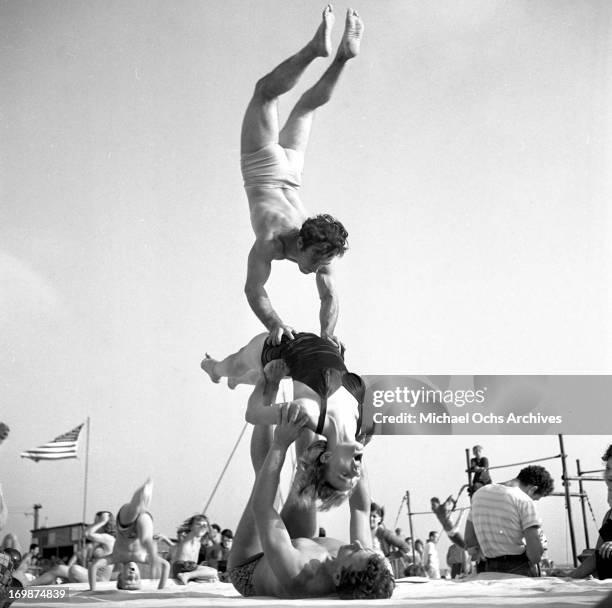 Vintage Muscle Beach Photos And Premium High Res Pictures Getty Images