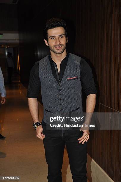 67 Launch Of Song Jadoo Ki Jhappi From The Film Ramaiya Vastavaiya