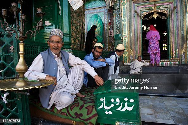 Shah Hamdan Shrine Photos Et Images De Collection Getty Images