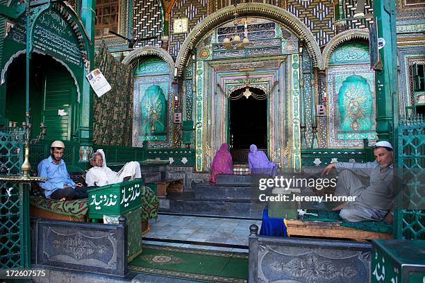 Shah Hamdan Shrine Photos Et Images De Collection Getty Images