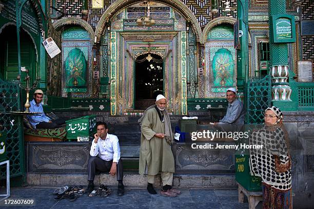 Shah Hamdan Shrine Photos Et Images De Collection Getty Images