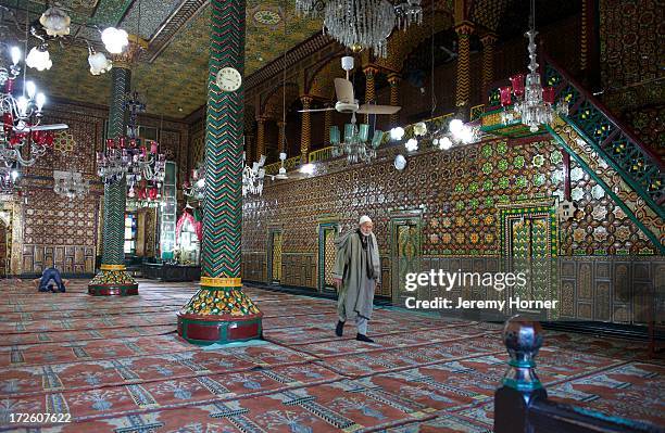 Shah Hamdan Shrine Photos Et Images De Collection Getty Images