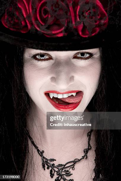 Female Vampire Makeup Imagens E Fotografias De Stock Getty Images