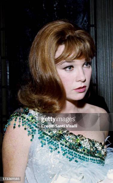 Shirley Maclaine Photos and Premium High Res Pictures - Getty Images Shirley Maclaine Photos and Premium High Res Pictures - Getty Images