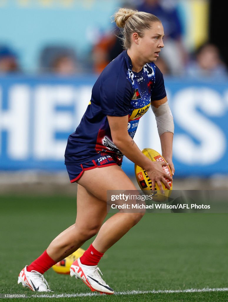 Tyla Hanks Of The Demons Warms Up During The 2023 Aflw Round 08 Match