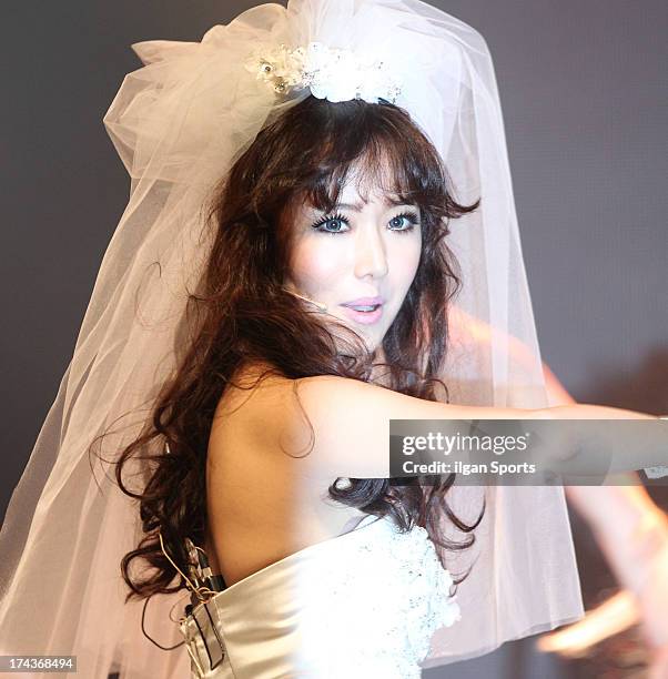 Lee Jung Hyun Showcase Fotografías E Imágenes De Stock Getty Images