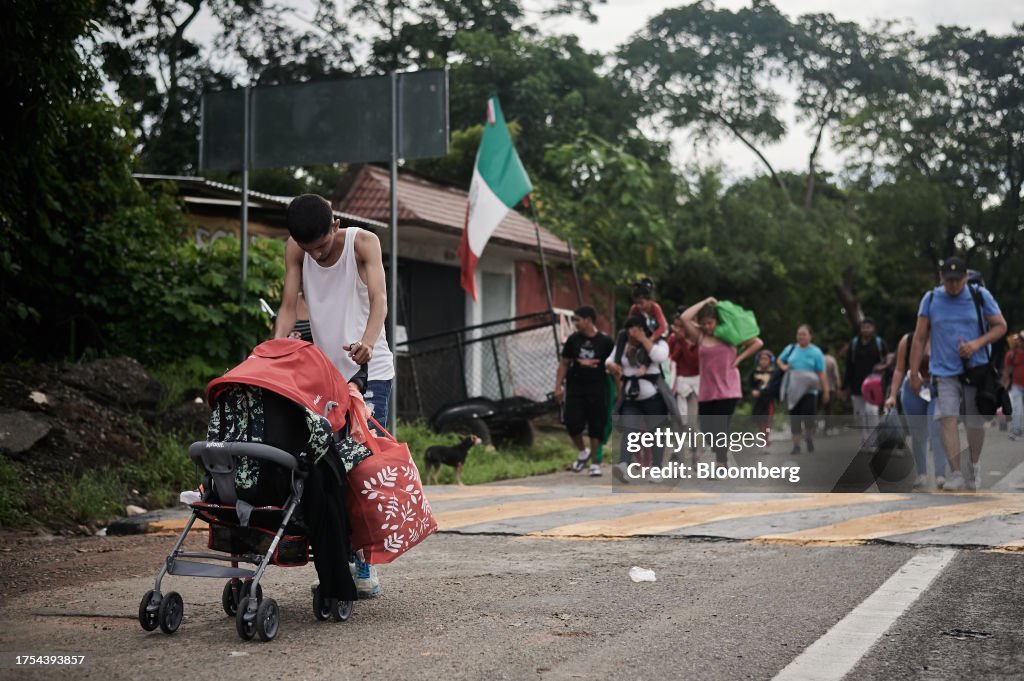 Migrants Travel Through Tapachula Chipas State Mexico On Monday
