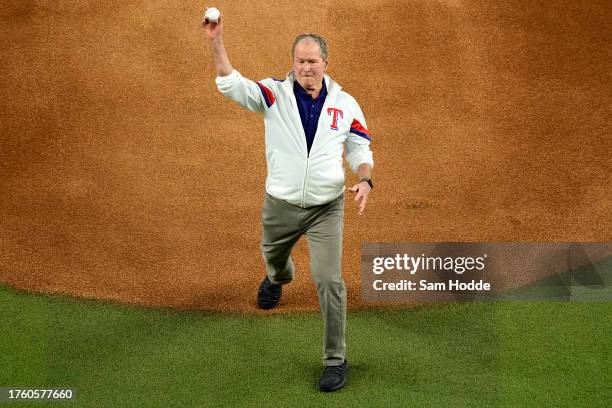 162 042 George W Bush Photos And High Res Pictures Getty Images