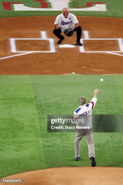 Ceremonial First Pitch Photos And Premium High Res Pictures Getty Images