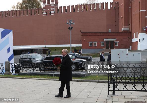 Russian President Vladimir Putin Carry Flowers During The Ceremony