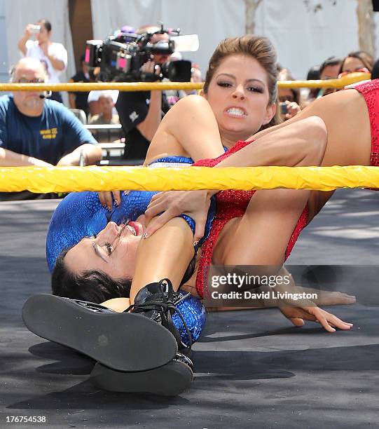 Maria Menounos Wrestling Fotografias E Filmes Do Acervo Getty Images
