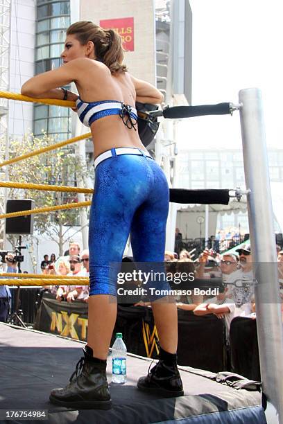 Maria Menounos Wrestling Photos And Premium High Res Pictures Getty Images