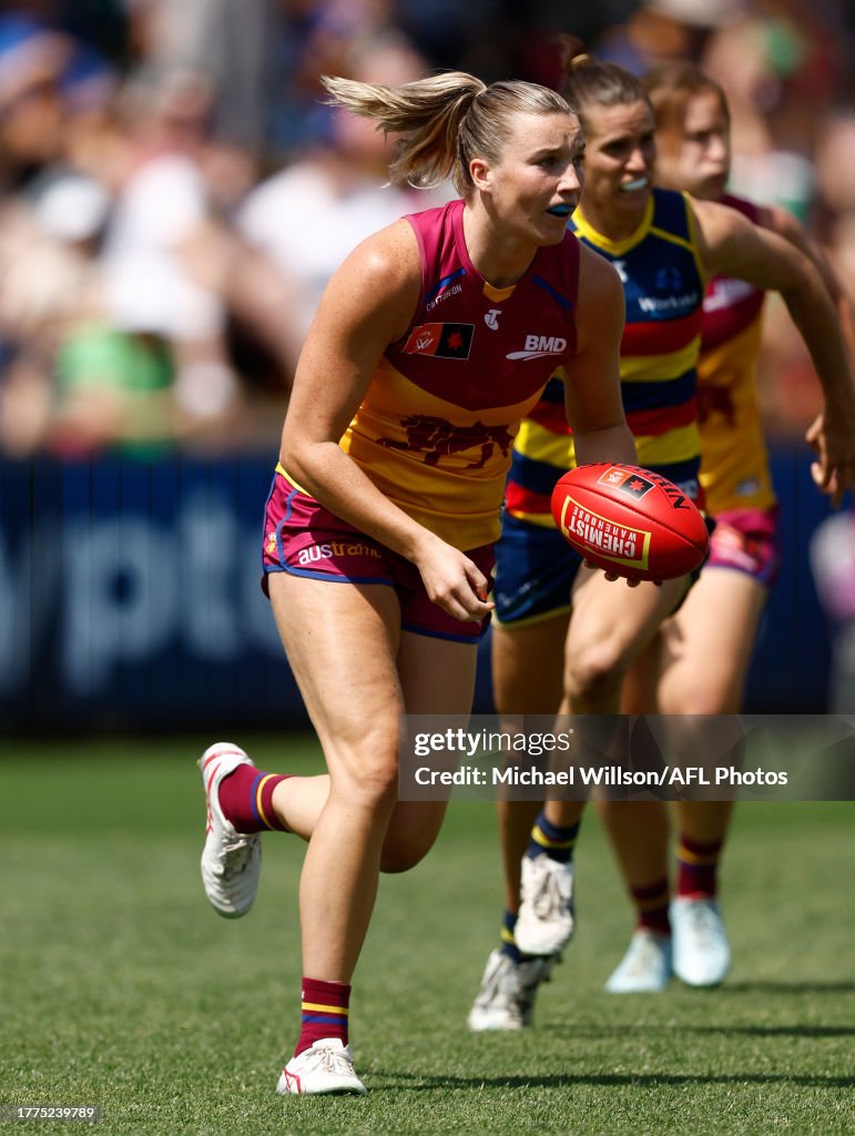 Jennifer Dunne Of The Lions In Action During The 2023 Aflw First