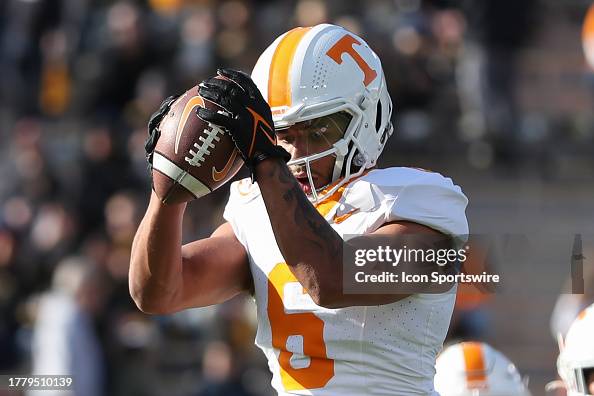 Tennessee Volunteers Linebacker Aaron Beasley Catches A Ball Before News Photo Getty Images