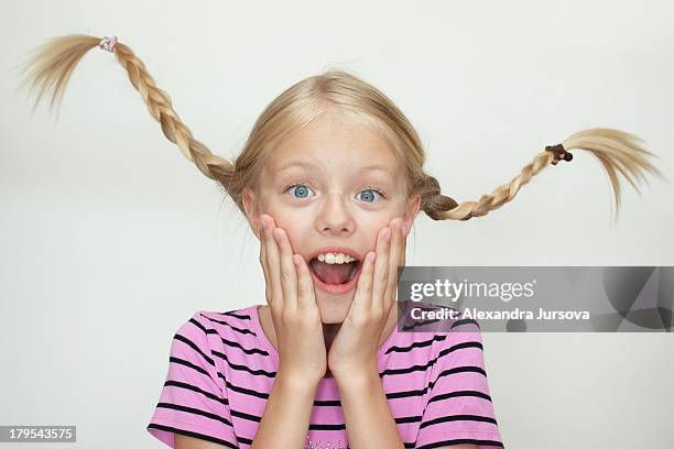Preteen Girls Surprised Fotografias E Filmes Do Acervo Getty Images