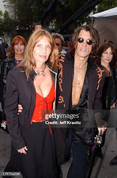 Elyssa Perry And Joe Perry During 2002 Mtv Icon Aerosmith Arrivals News Photo Getty Images