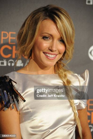 Actress Katie Cassidy Arrives At The Peoples Choice Awards 2010 Held Photo Dactualité