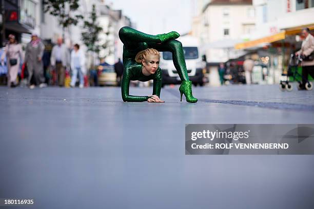 18 Zlata Contortionist Photos And High Res Pictures Getty Images