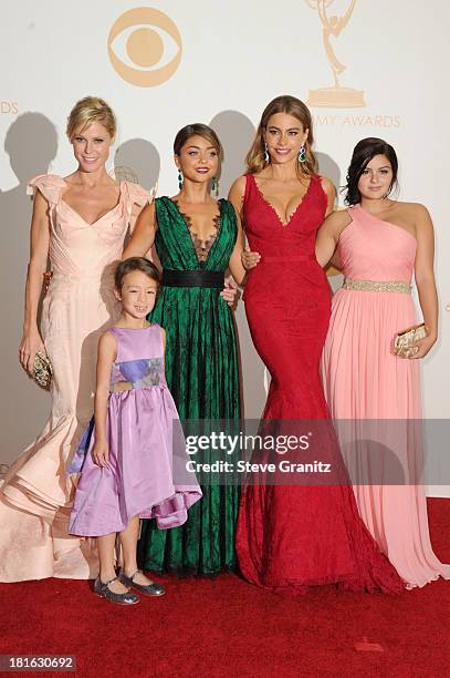 Julie Bowen Sarah Hyland Ariel Winter Julie Bowen Photos And Premium High Res Pictures Getty