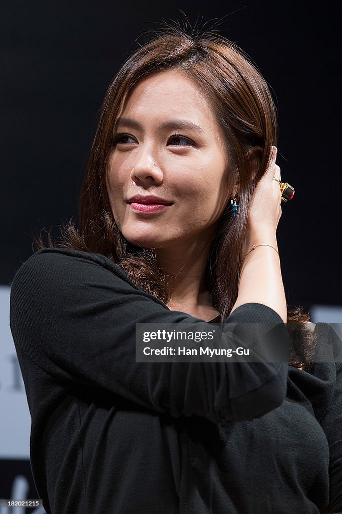 South Korean Actress Son Ye Jin Attends The Accomplice Press ニュース写真 Getty Images