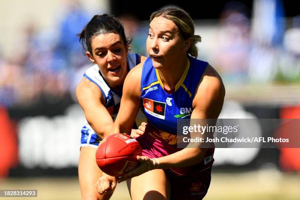 Jennifer Dunne Photos And Premium High Res Pictures Getty Images