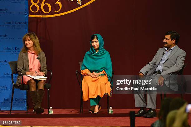 Ziauddin Yousafzai Malala Yousafzai Photos And Premium High Res