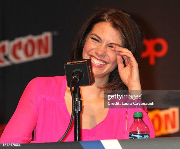 Lauren Cohan Attends The Walking Dead Panel At New York Comic Con